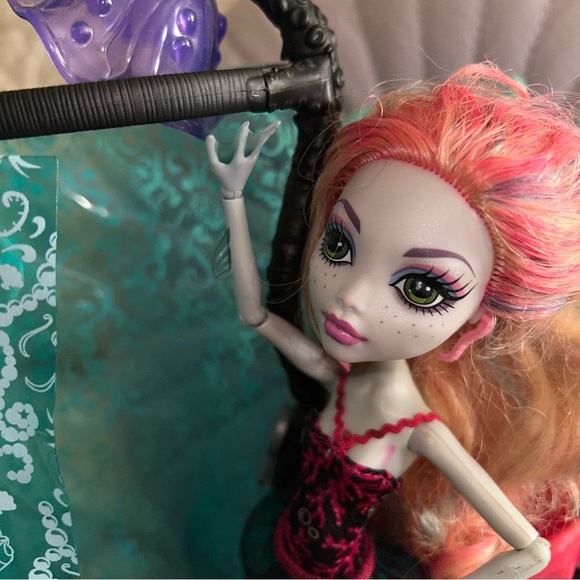 monster high | Toys | Monster High Lagoona Blue Doll Shower Set Vanity ...